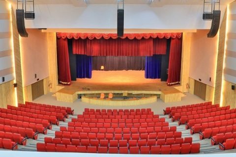 Elevate Performances: Drapery & Stagecraft Essentials for Stunning Shows